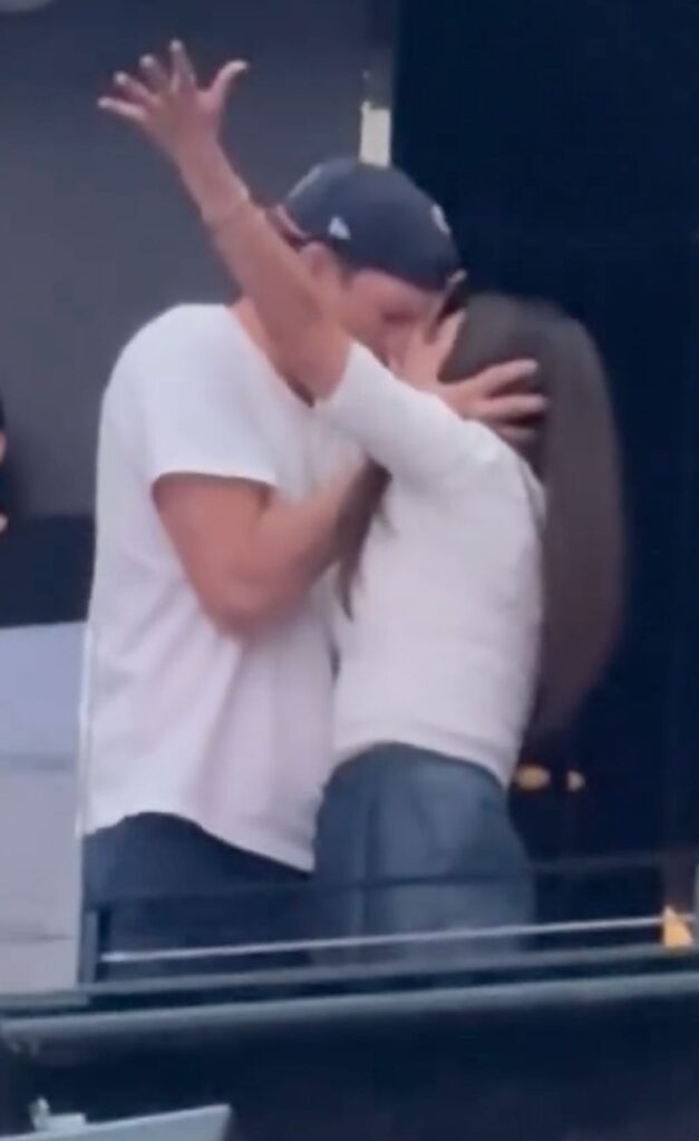 Bejelentették szakításukat – mégis Mila Kunis és Ashton Kutcher ...